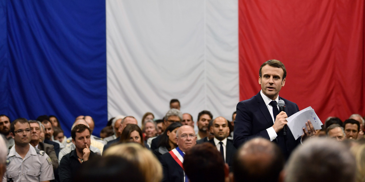 "Gilets jaunes" : Emmanuel Macron réfute le terme de "répression"