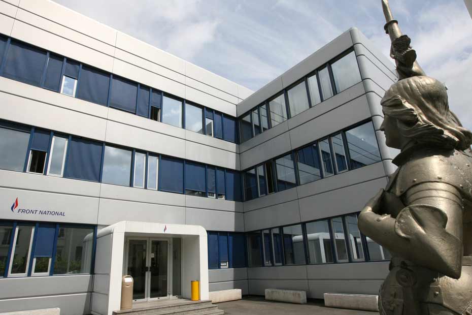 Le Front national arrive à Paris