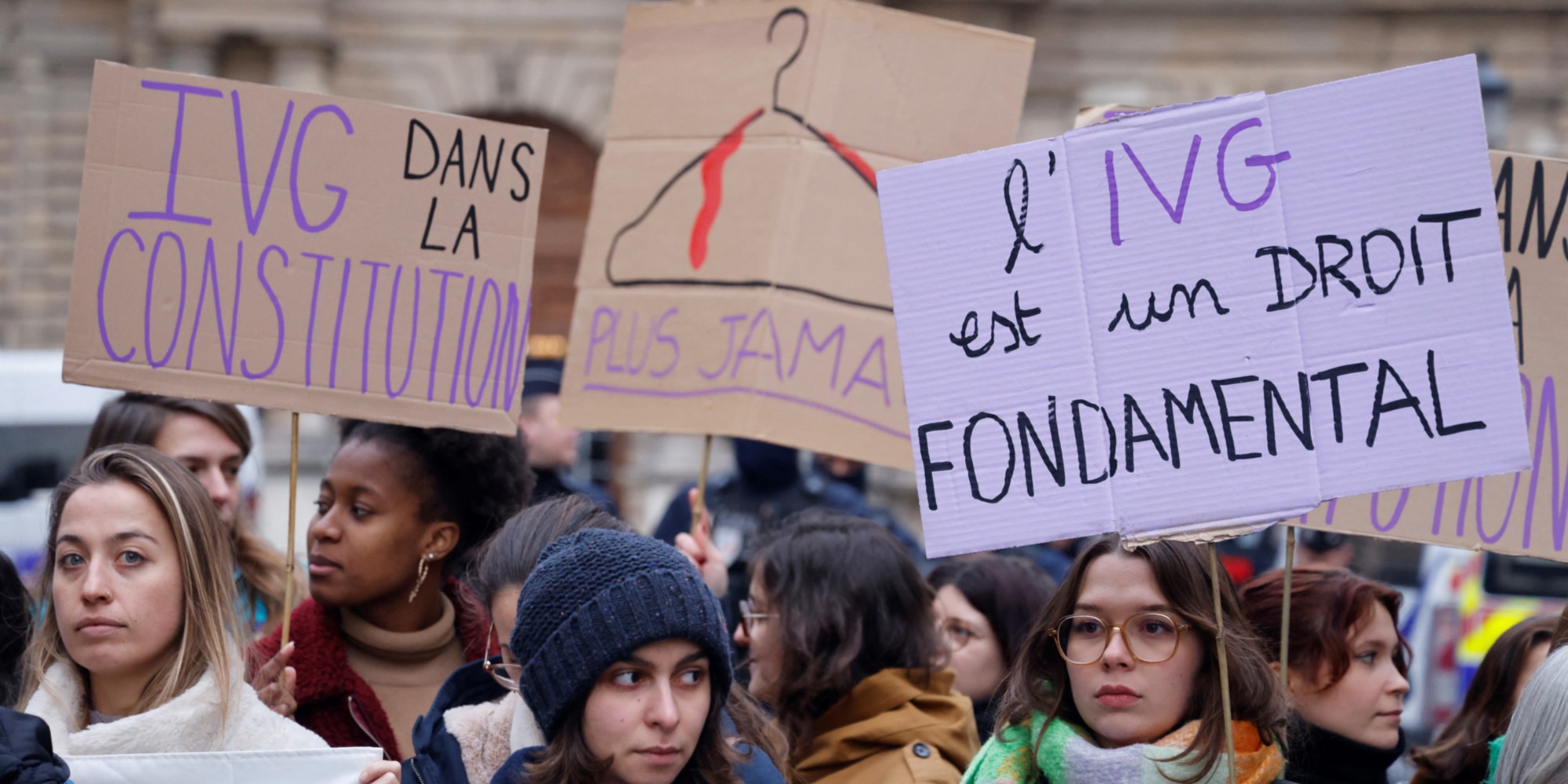 L'inscription de l'IVG dans la Constitution en suspens