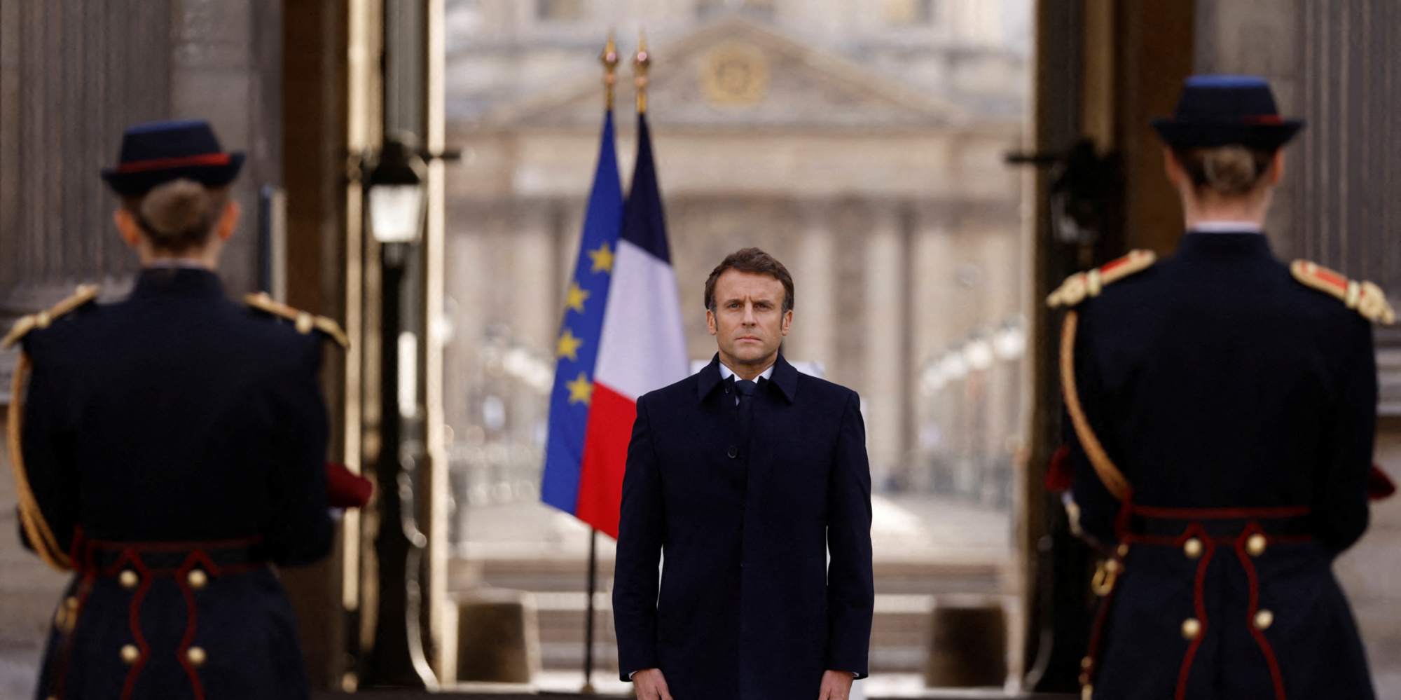 Pierre Soulages : au Louvre, Emmanuel Macron rend hommage au maître de «l'outrenoir»