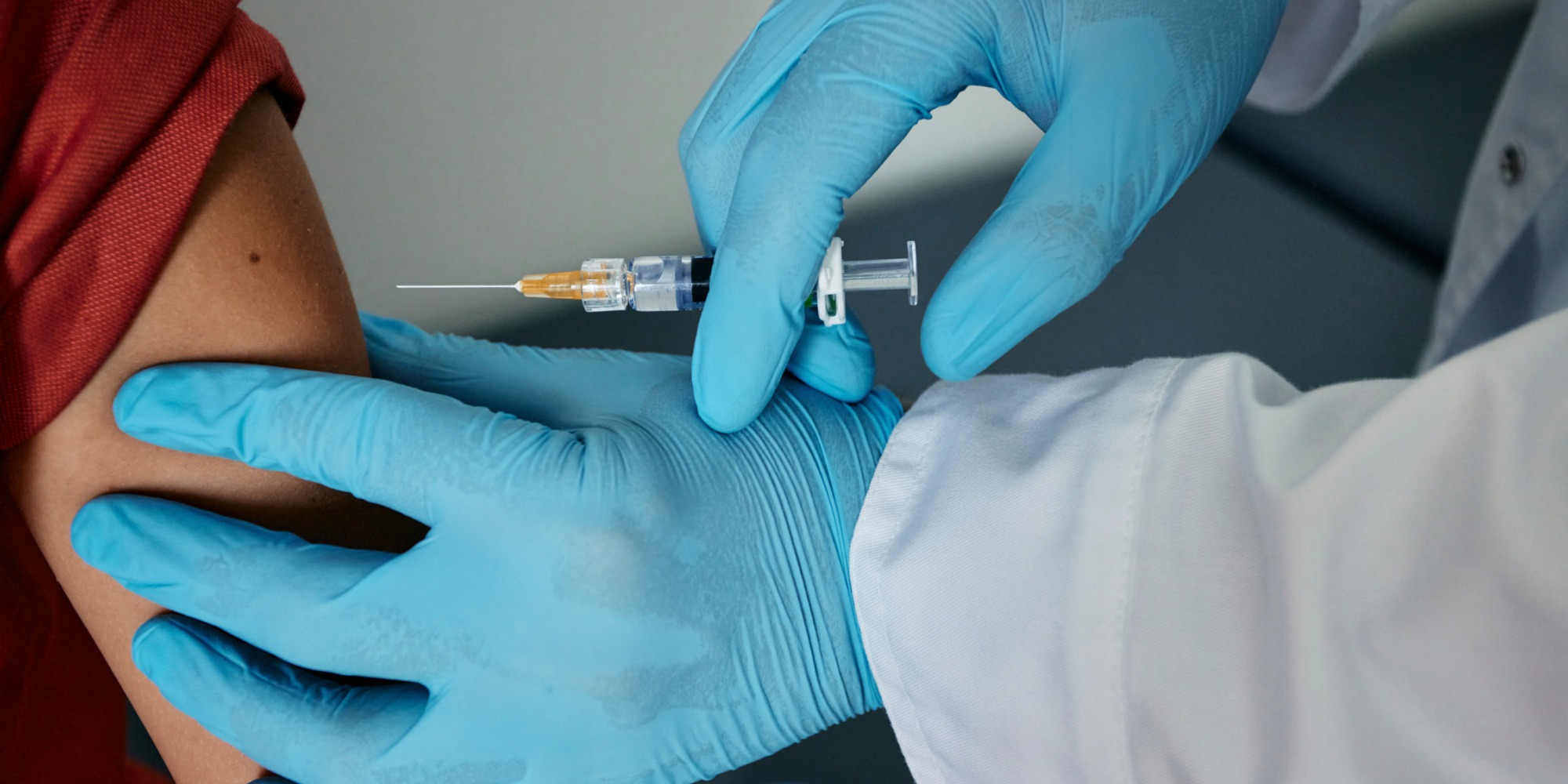 Covid-19 : face à la reprise épidémique, début d'une nouvelle campagne ...