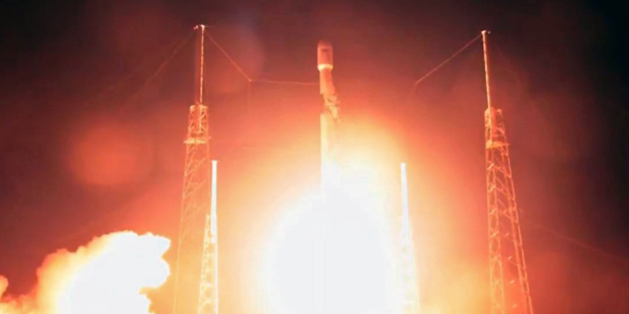 Spacex La Capsule Dragon A Réussi Son Amarrage à Liss