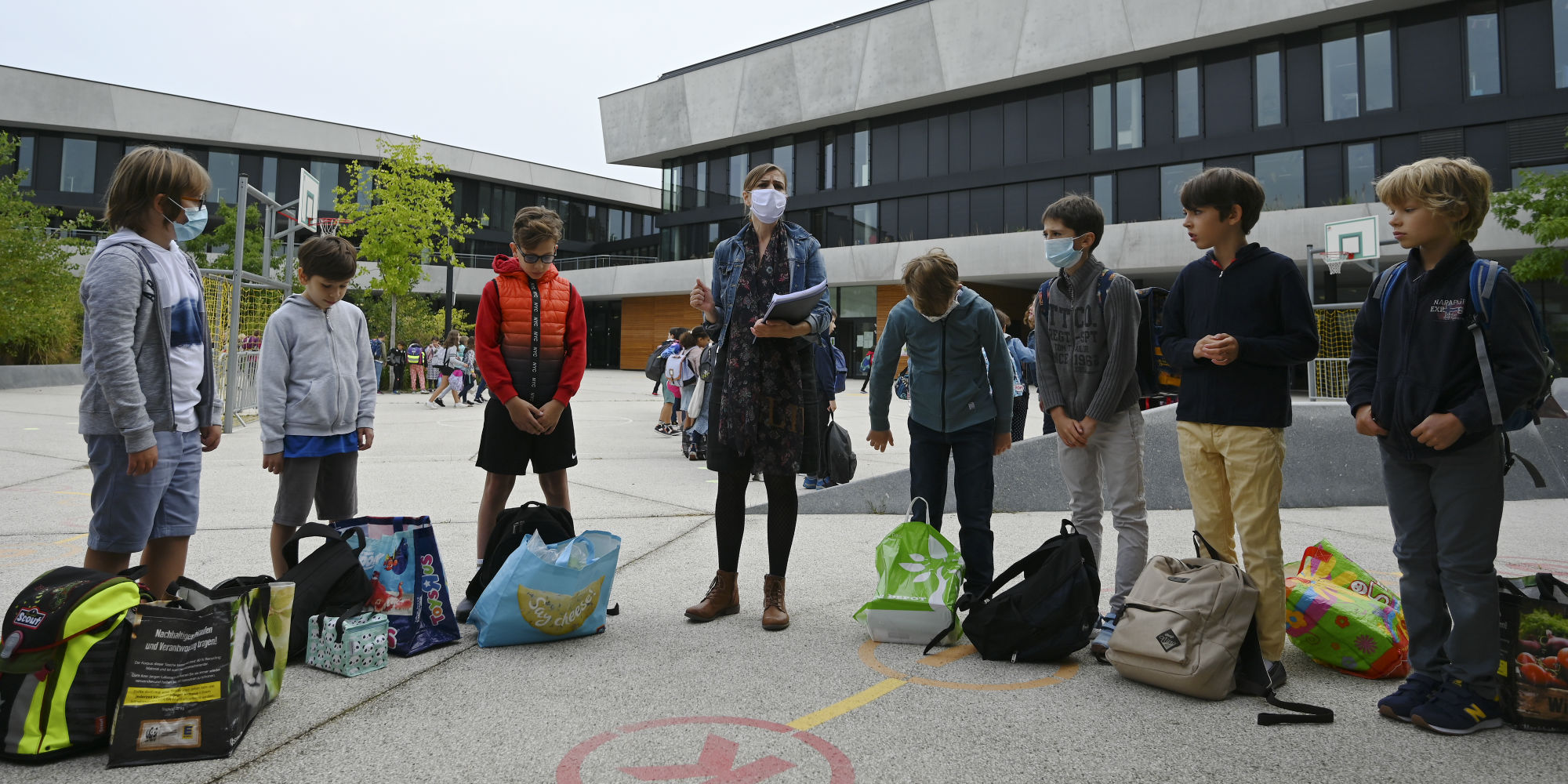 À l'heure du coronavirus, des photos de classe réalisées avec quelques ...