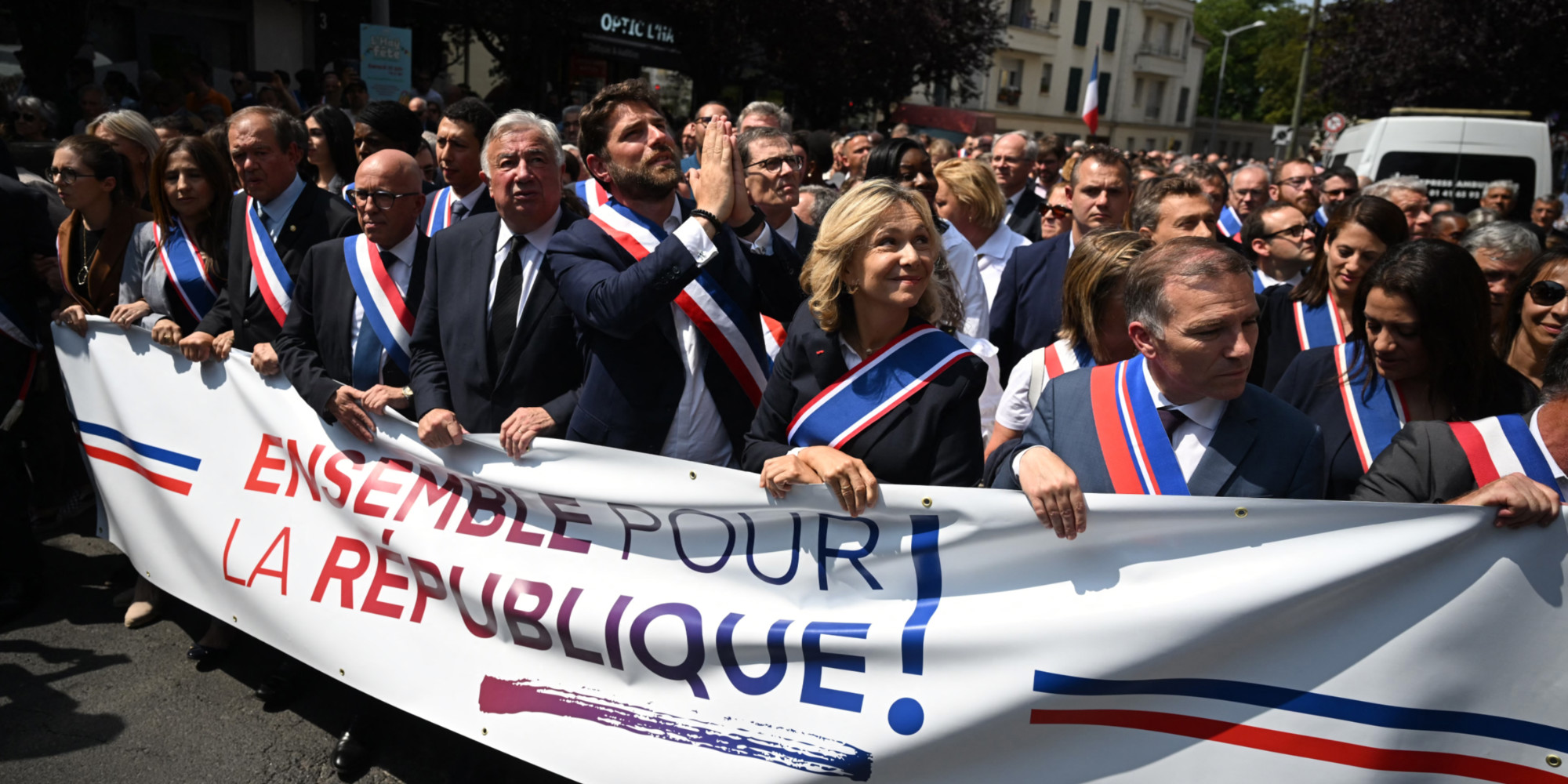 Agression du maire de L'Haÿ-les-Roses : nombreux rassemblements de ...