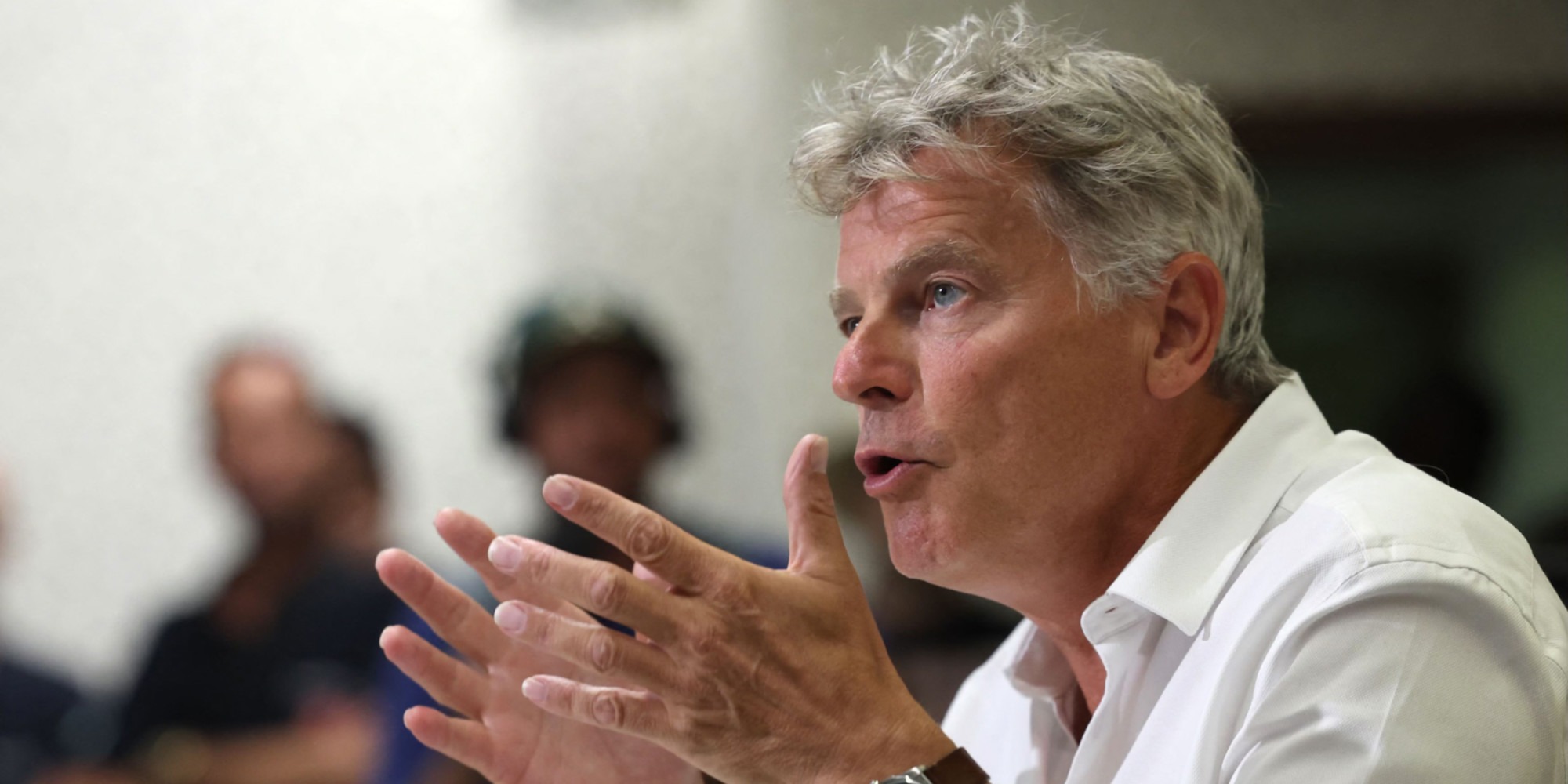 After the prefectures, Roussel calls to "invade gas stations and ...