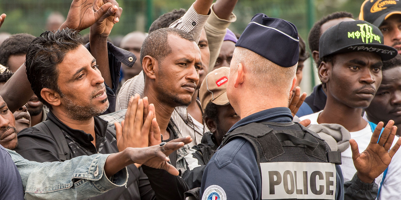Calais : 1.346 personnes "en situation irrégulière" expulsées depuis ...