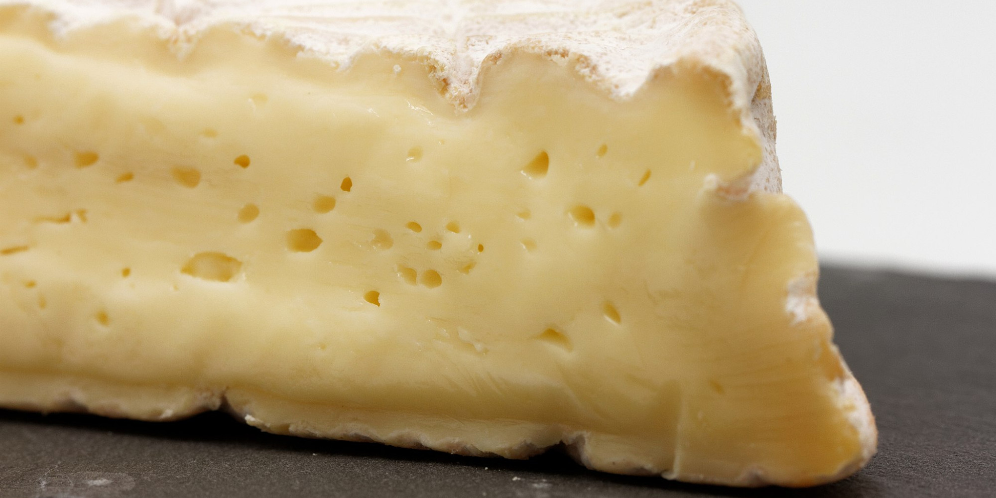 Comment se fabrique le Pont-l’Evêque, célèbre fromage de Normandie