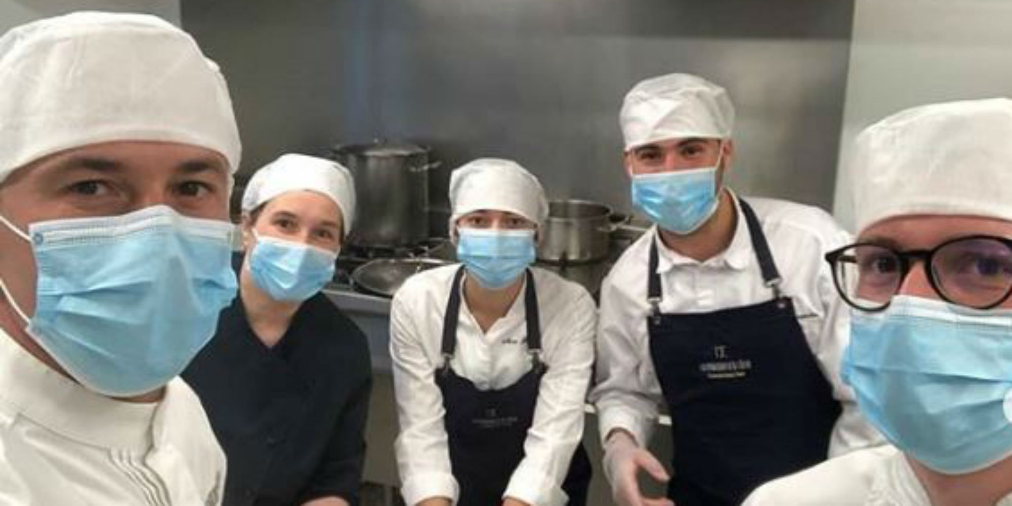 Coronavirus : Christophe Hay, chef deux étoiles, cuisine dans les Ehpad