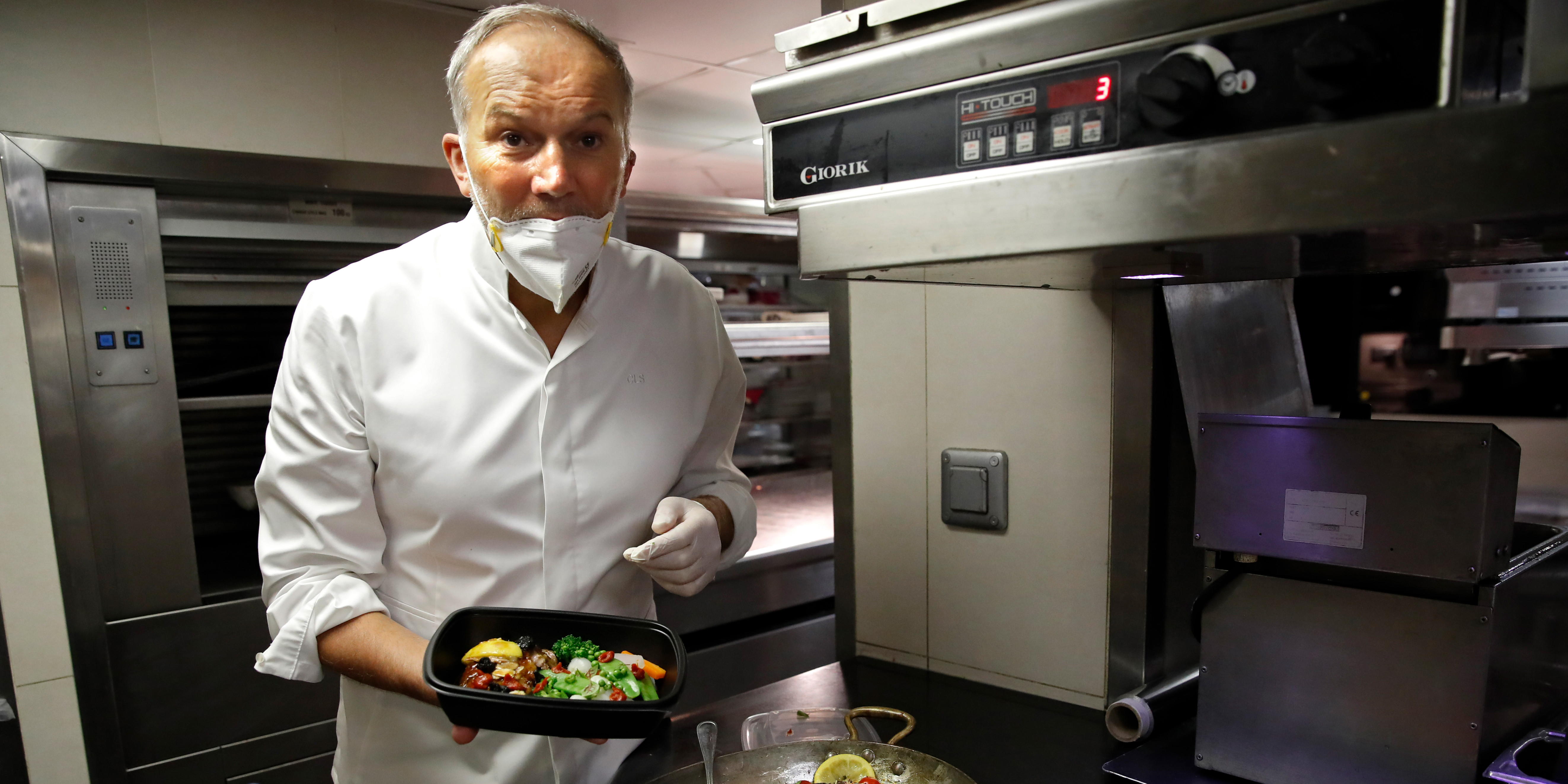 Coronavirus : les chefs étoilés du George V offrent un repas de Pâques ...