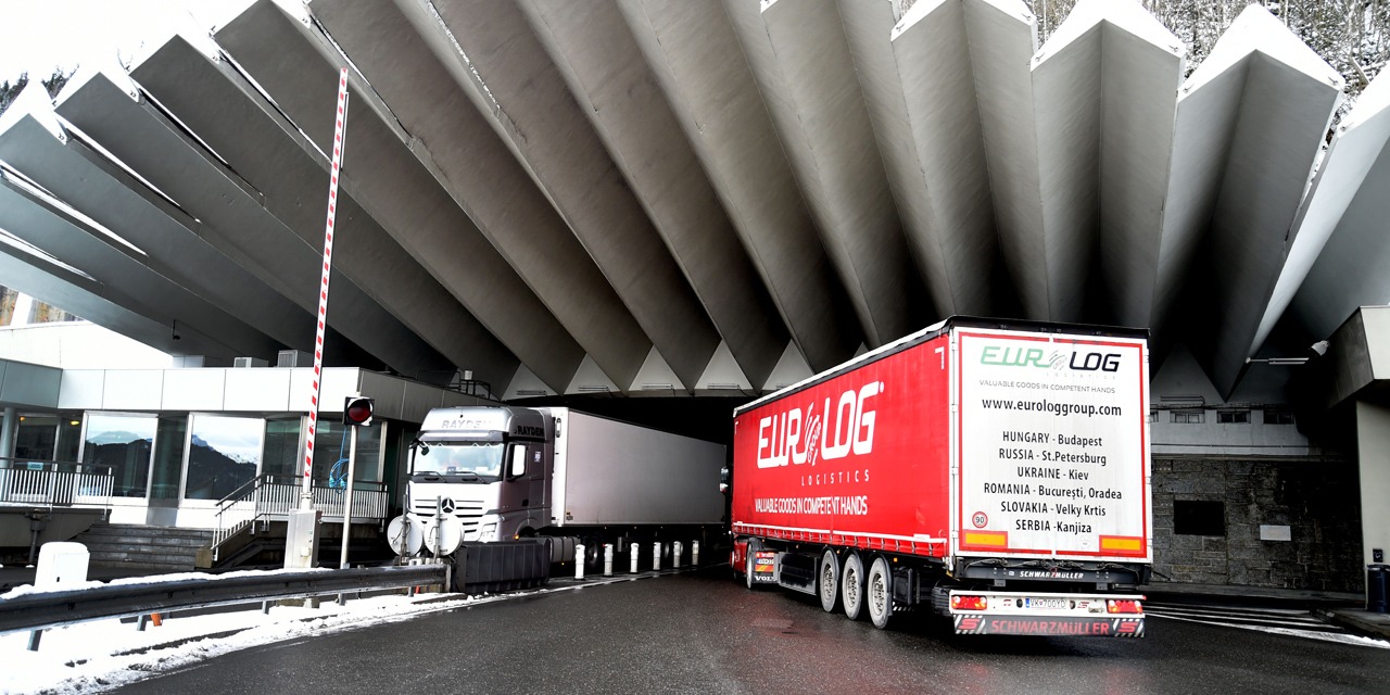 De vieux camions frigorifiques pour reloger des SDF De vieux camions frigorifiques pour reloger des SDF