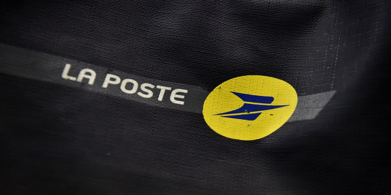 Des postiers "occupent" la Poste pour dénoncer le renvoi d'un syndicaliste
