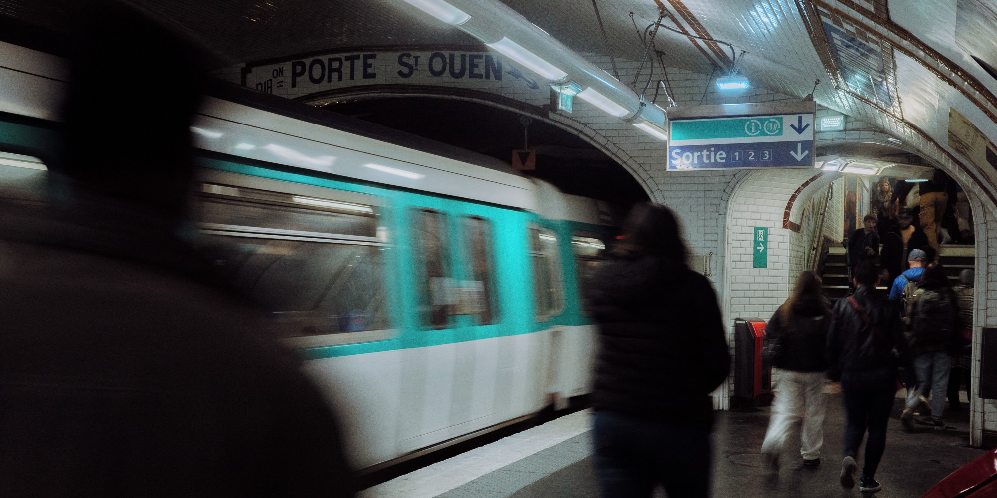 Femme happée par un métro à Paris : le conducteur mis en examen pour ...