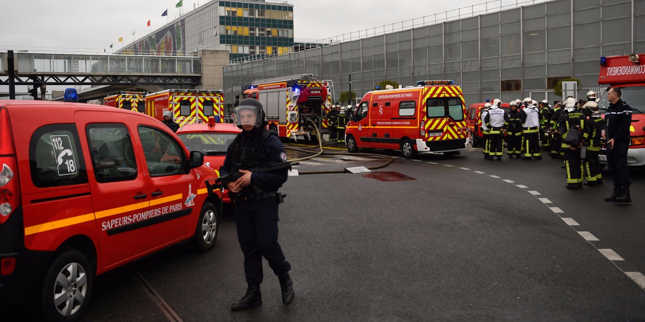 Attaque à Orly : "Les opérations de police se poursuivent", une ...