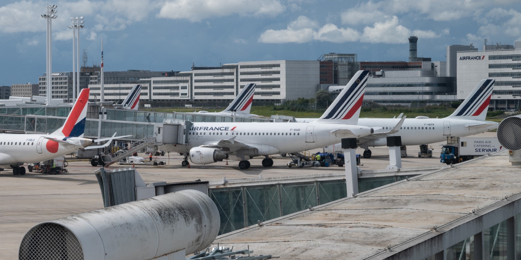 Grève : un quart des vols annulés jeudi matin à l'aéroport de Roissy ...