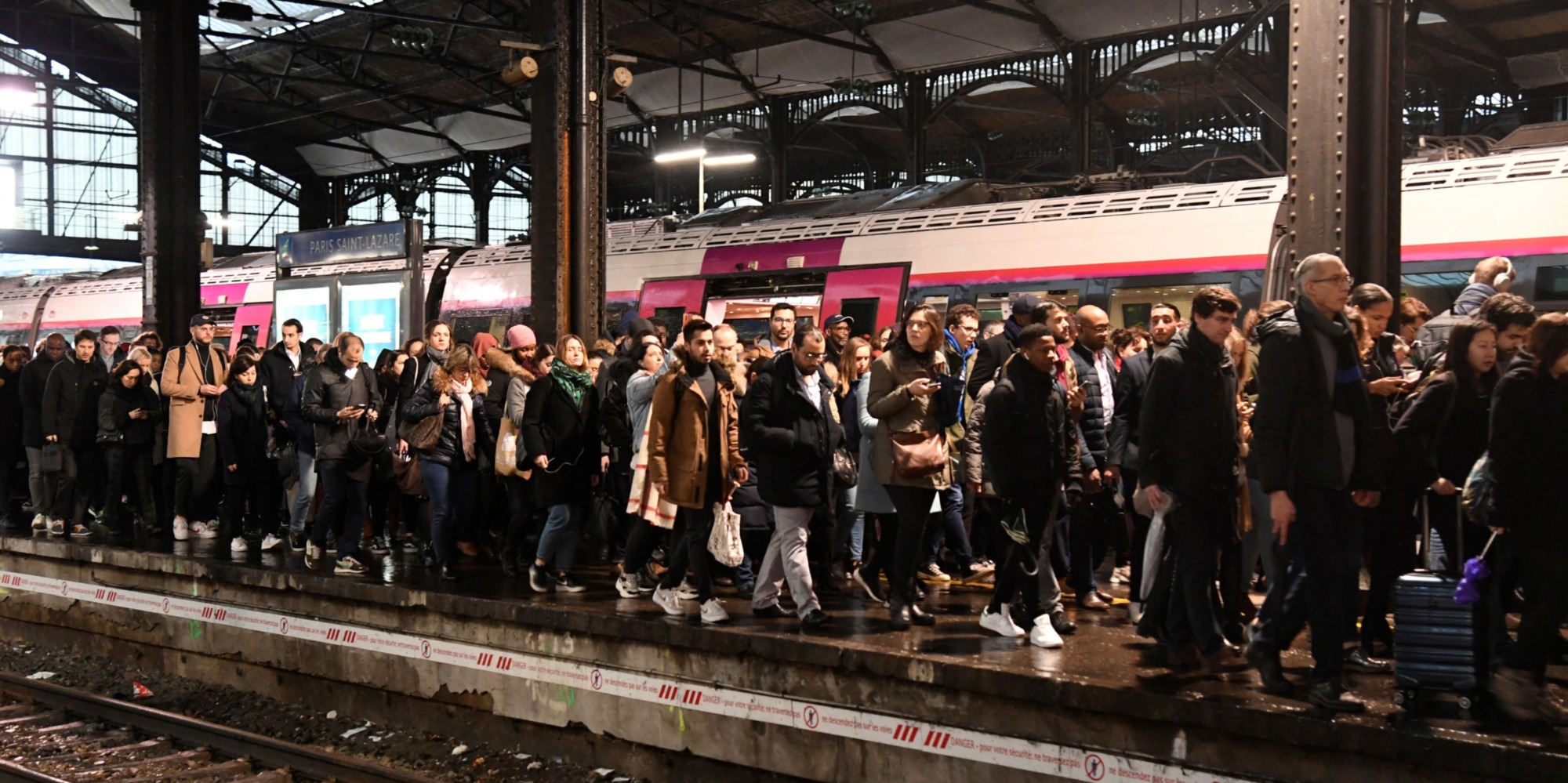 Grève : un trafic toujours «fortement perturbé» ce week-end à la SNCF, «nette amélioration» à la ...