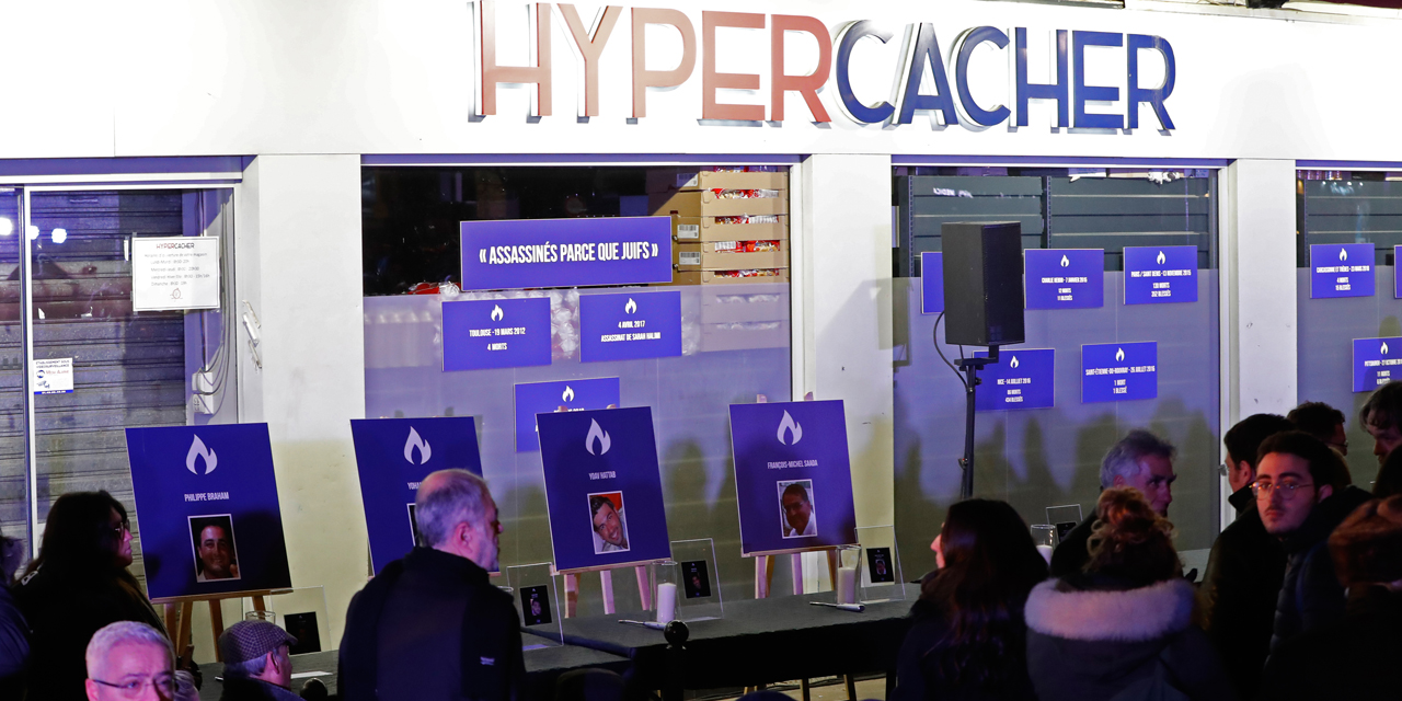 Hommage devant l'Hyper Cacher, quatre ans après la prise d'otages qui a ...