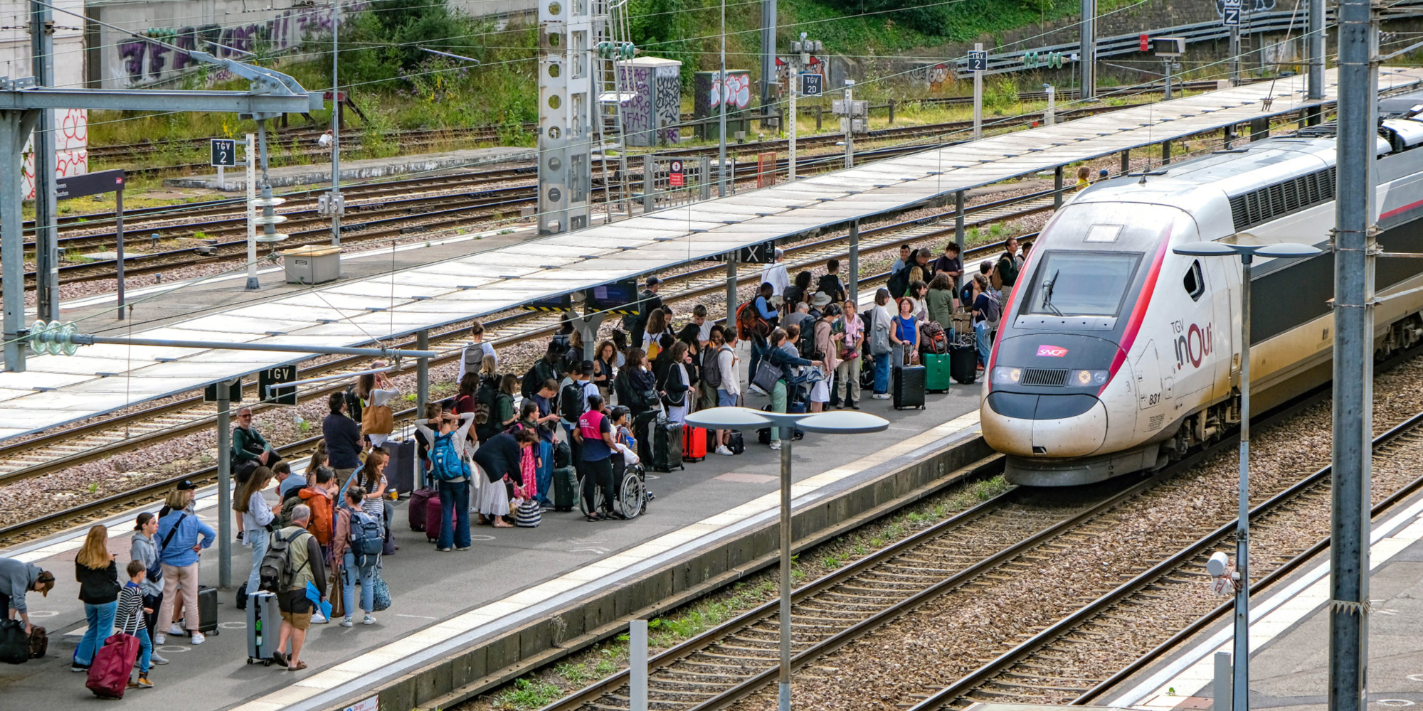 La SNCF va recruter 900 personnes pour les trains de banlieue en Ile-de ...