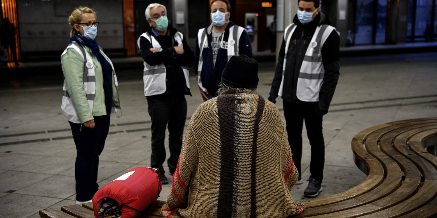 Comment organiser la vaccination des 300.000 SDF de France