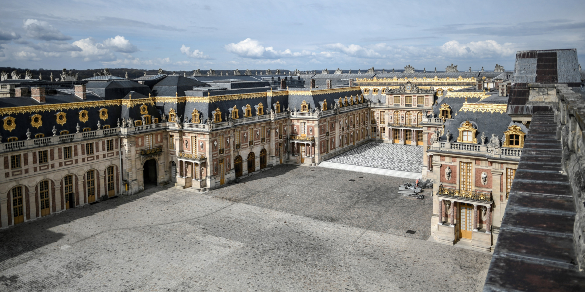 Le château de Versailles brièvement évacué après un départ de feu