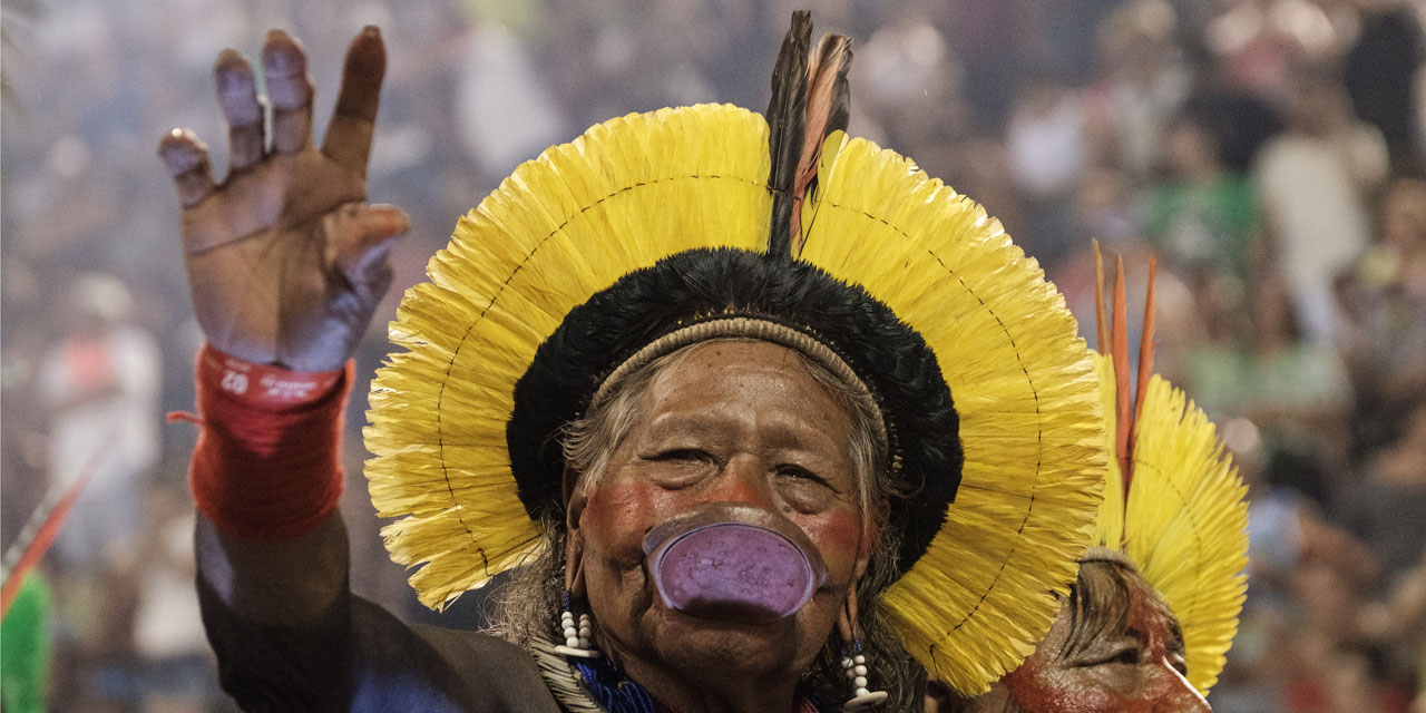 Le chef indigène brésilien Raoni débute sa tournée européenne pour ...