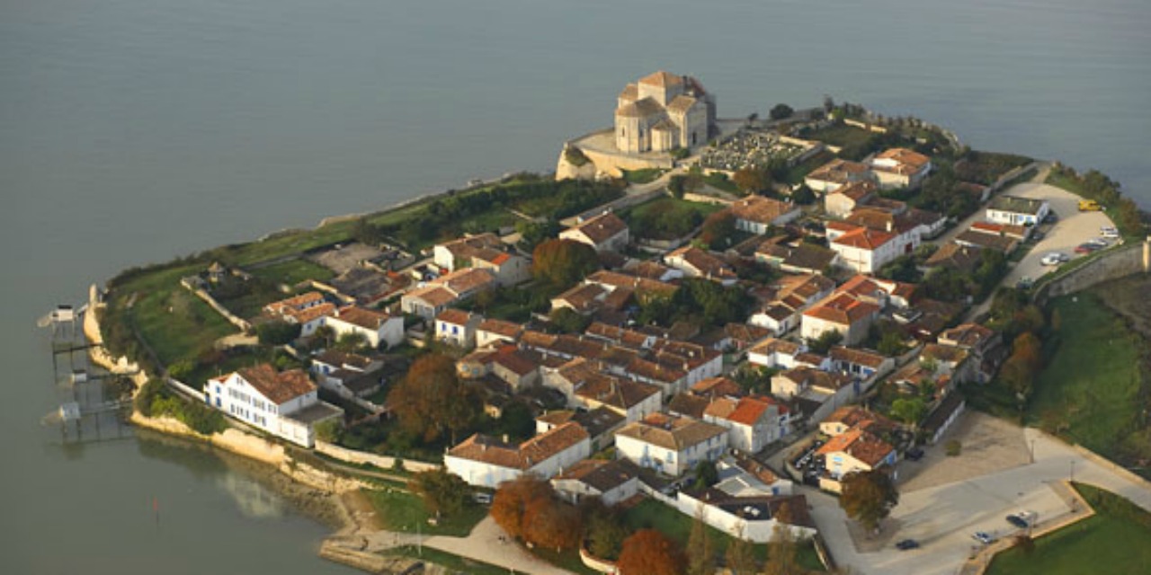Un petit village charentais menacé par l'érosion d'une falaise