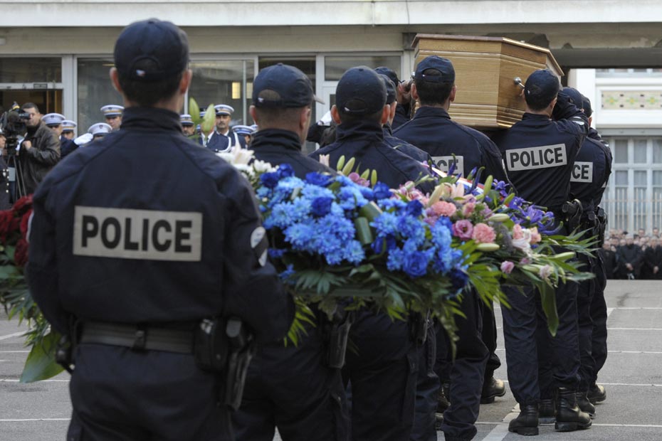 Marseille : émotion aux obsèques du policier