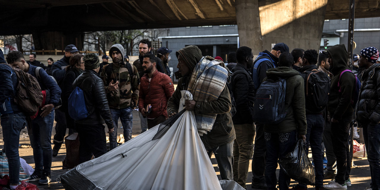 Nouvelle évacuation de près de 300 migrants dans le nord de Paris Nouvelle évacuation de près de 300 migrants dans le nord de Paris