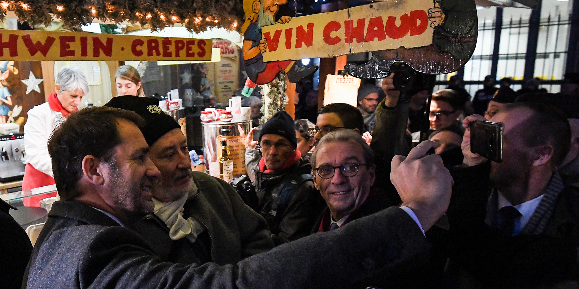 Ouverture du marché de Noël de Strasbourg : Christophe Castaner affiche ...