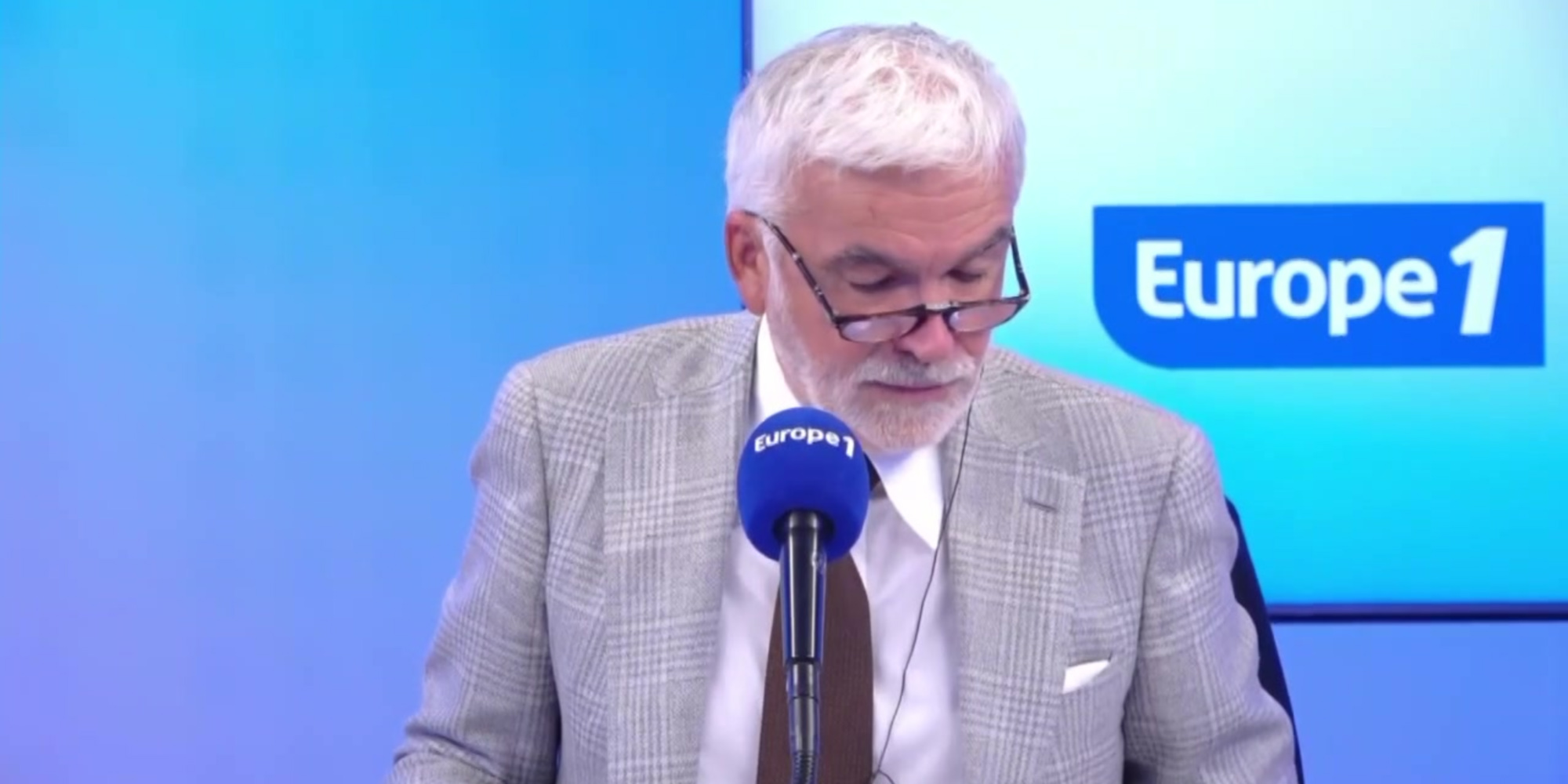 Pascal Praud et vous : faut-il priver d'écrans les enfants âgés de ... Pascal Praud et vous : faut-il priver d'écrans les enfants âgés de ...