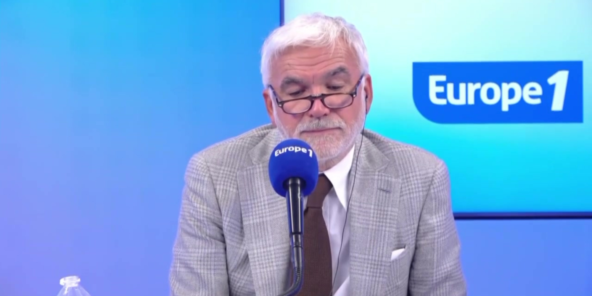 Pascal Praud et vous - Pour ou contre le port de l'abaya à l'école ...