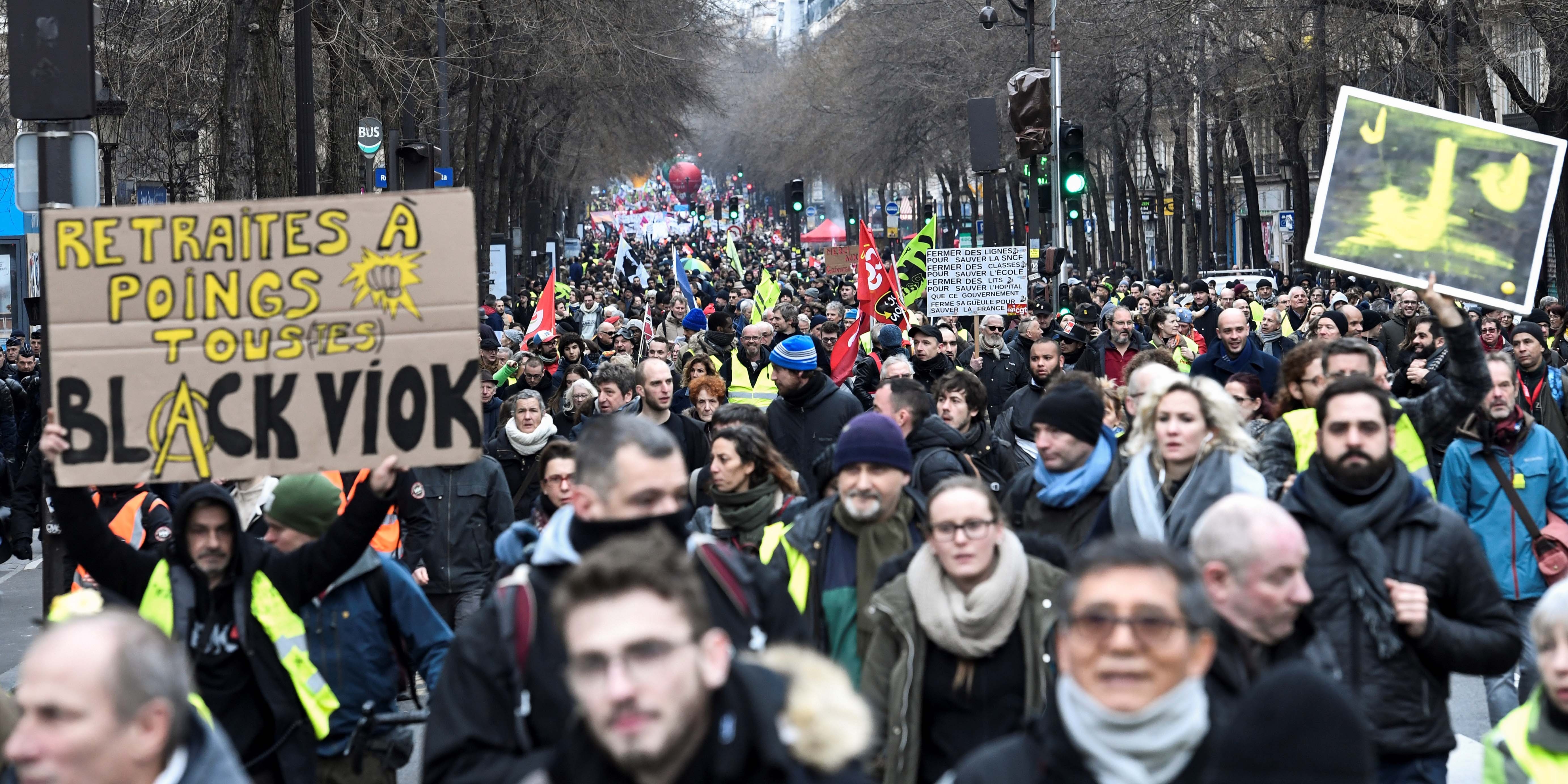 Plusieurs Milliers De Manifestants Contre La Réforme Des Retraites à Paris