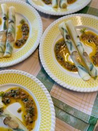 Poireaux contisés aux champignons des bois, vinaigrette au jus de veau ...