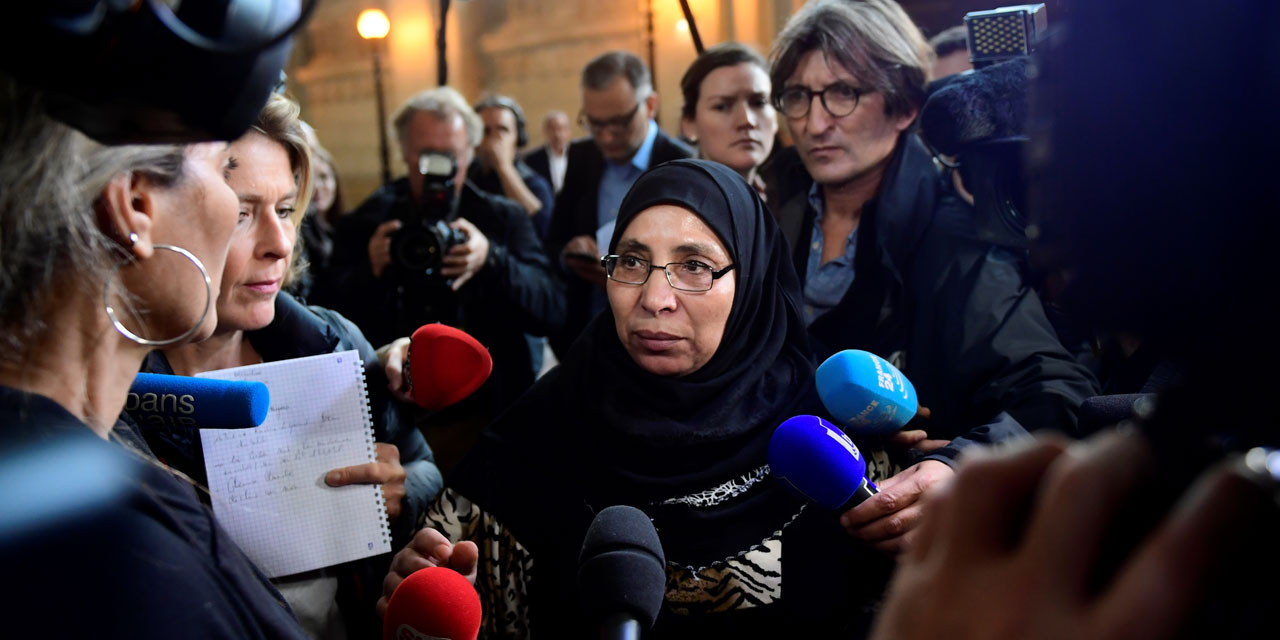 Procès Merah : Abdelkader n'a "rien fait", selon sa mère