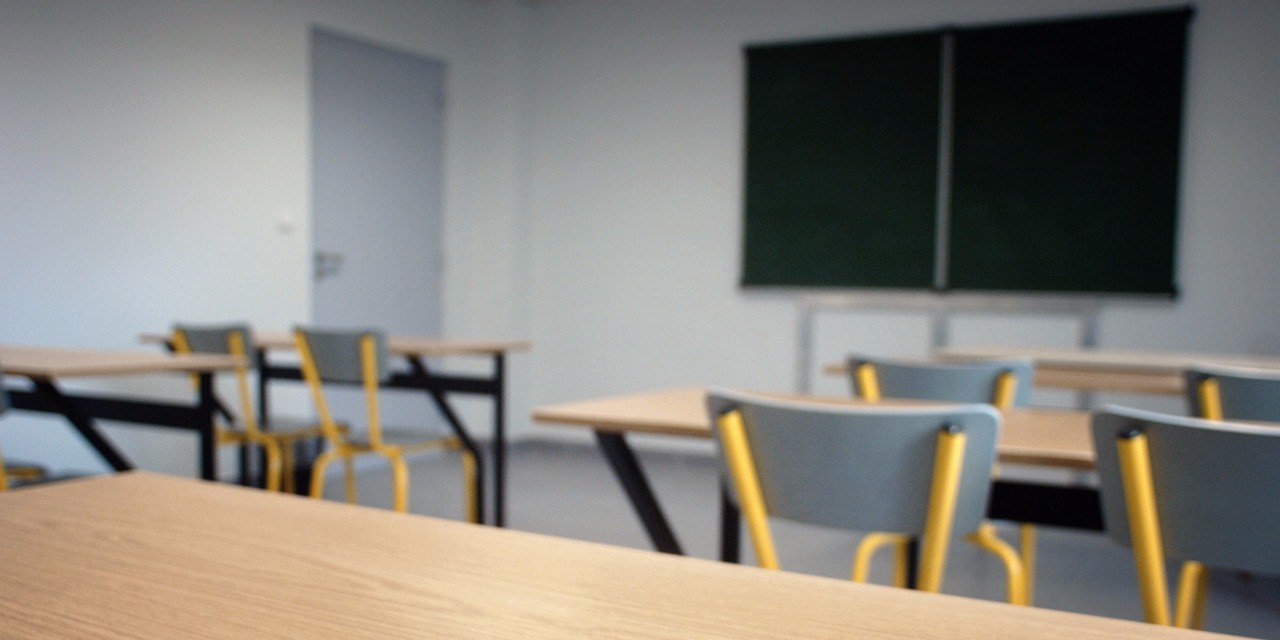 Relation entre un prof et une élève de 14 ans : 