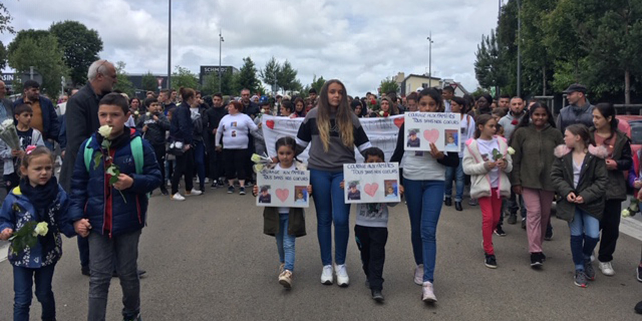 Un Millier De Personnes à La Marche Blanche Pour Le Garçon Tué Par Un
