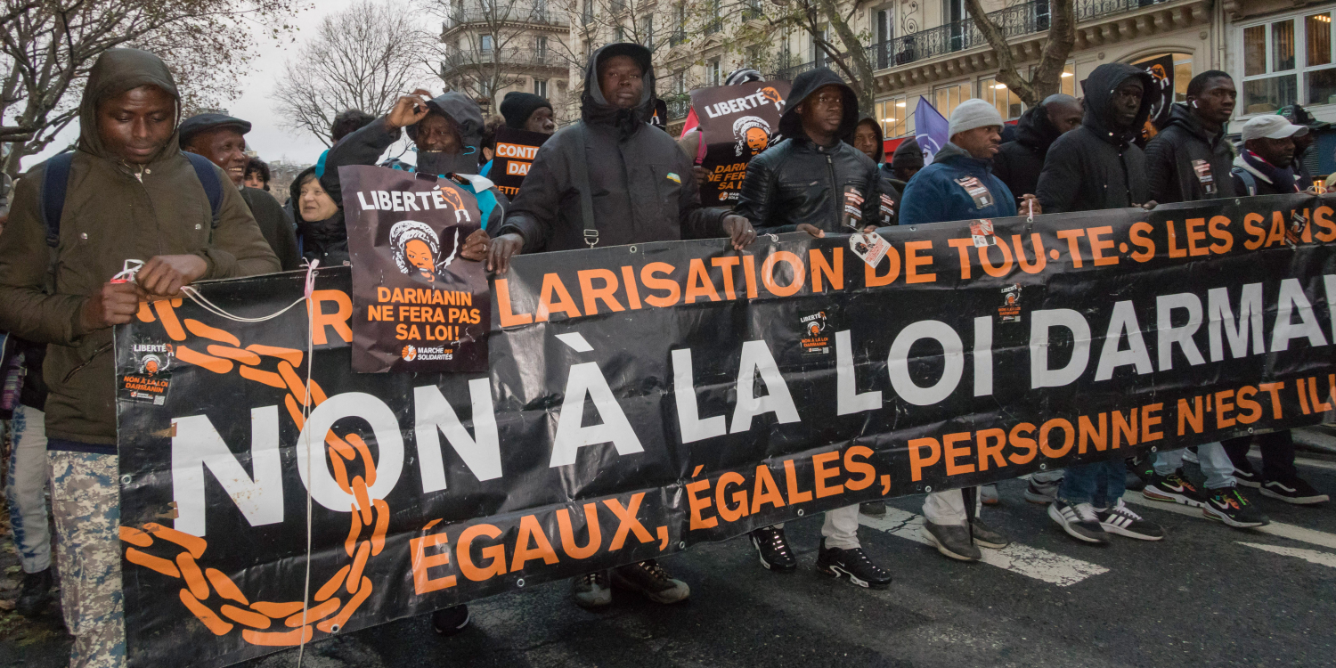Un millier de personnes ont manifesté dans les rues de Paris contre la ...