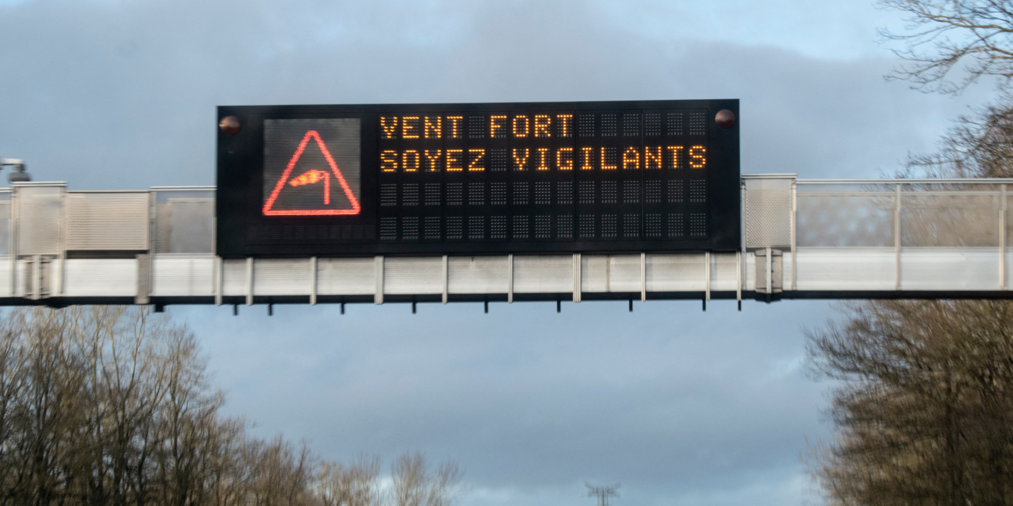 Vent violent : la Loire et le Rhône placés en vigilance orange ce vendredi