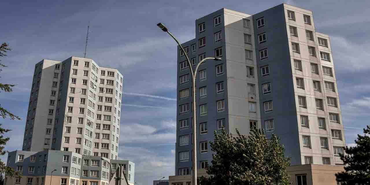 Vente HLM : les élus macronistes accusés de vouloir un Paris "ghetto de ...