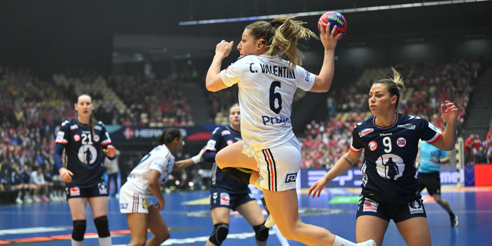 «Aller chercher la plus belle des médailles» : les Bleues du handball ...