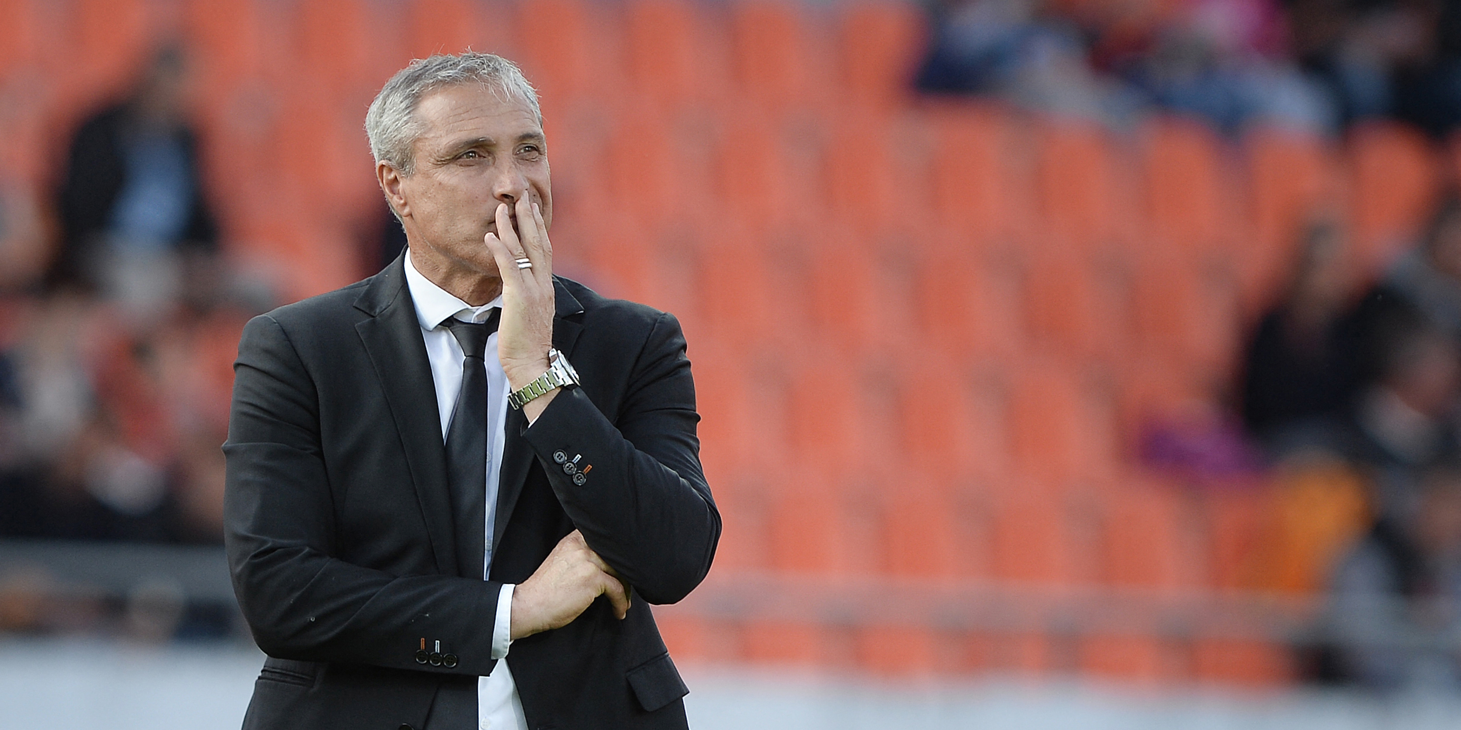 Football : Bernard Casoni suspendu par l'US Orléans après des ...