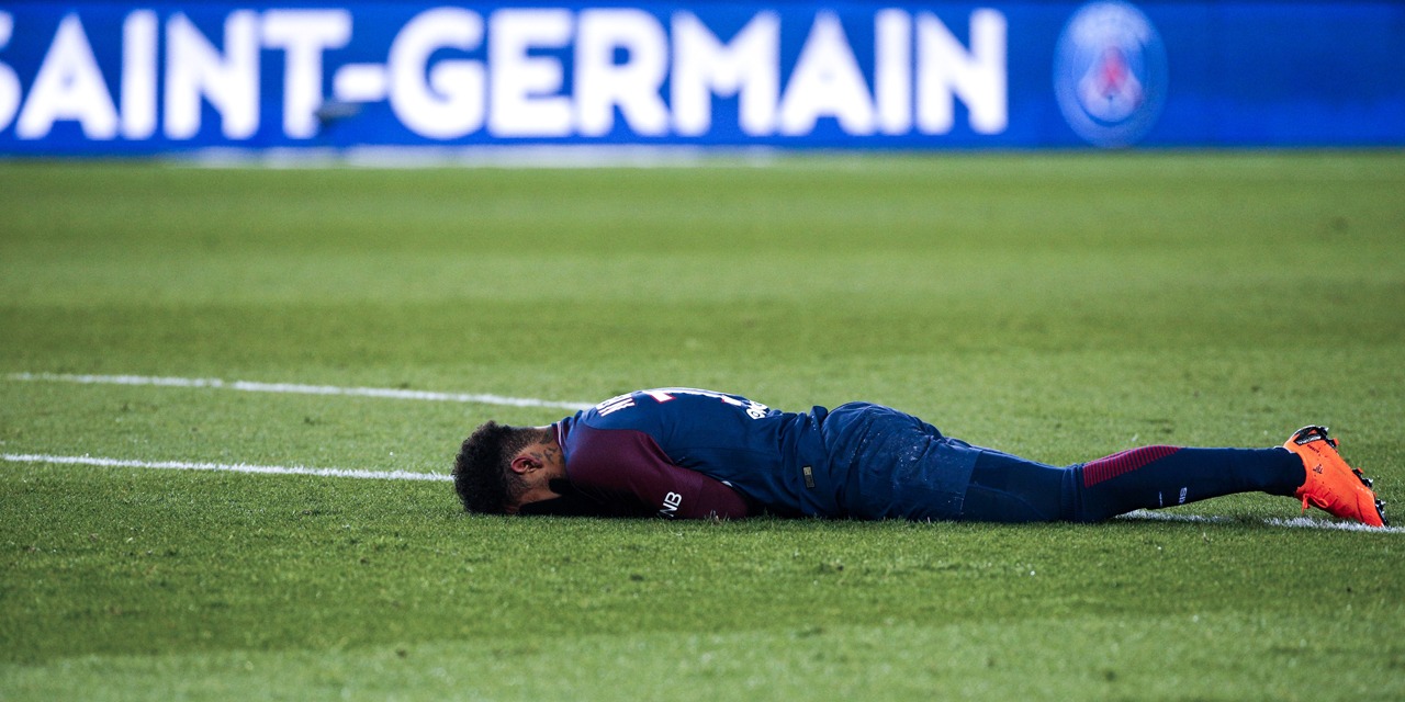 Foot : la blessure de Neymar reporte au 12 mars la liste du Brésil