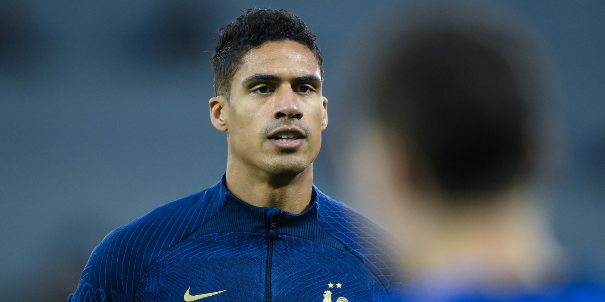 Football : le défenseur des Bleus Raphaël Varane annonce sa retraite ...