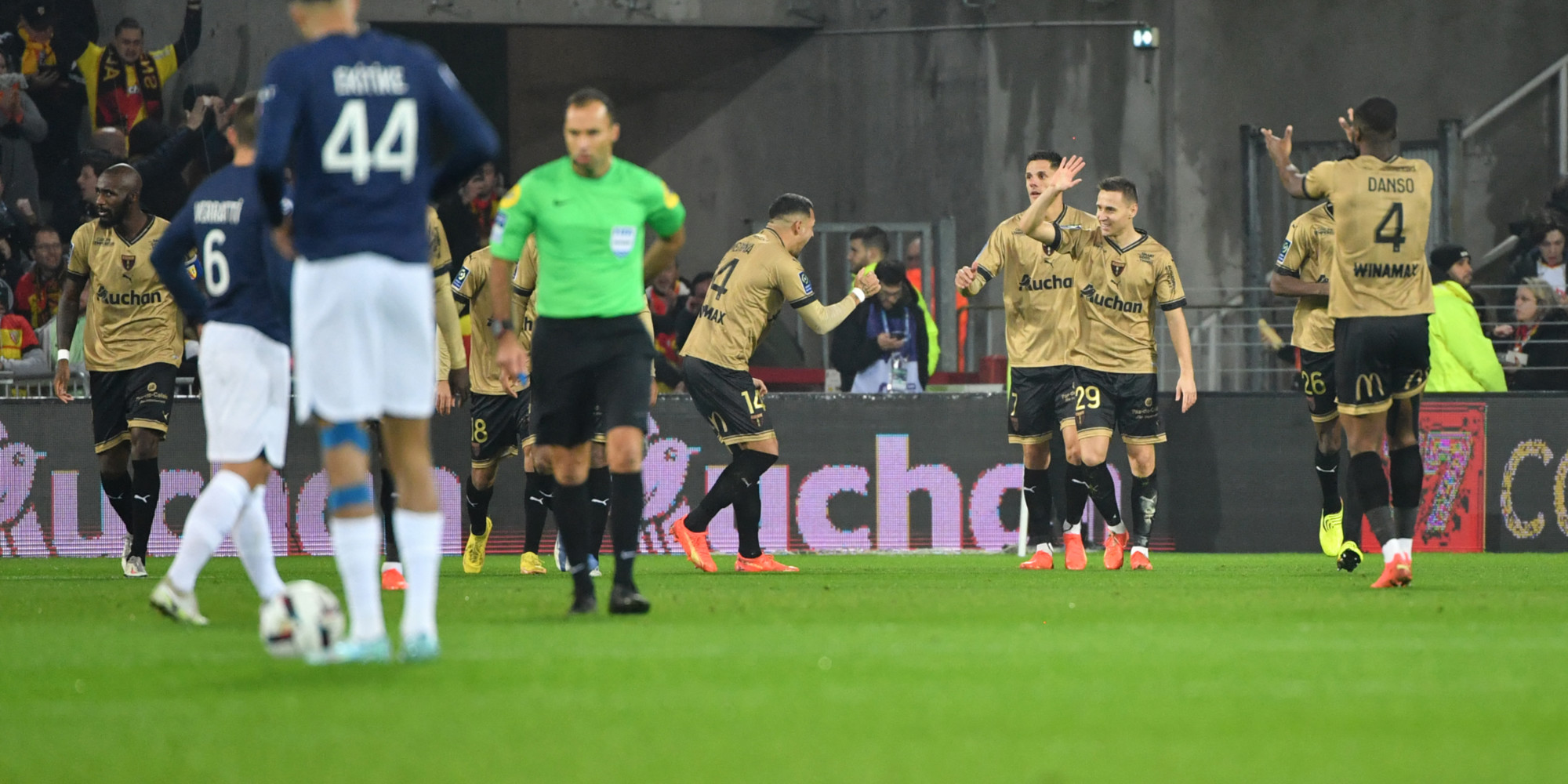 Football : Lens bat le PSG (3-1) et met fin à la série d'invincibilité ...