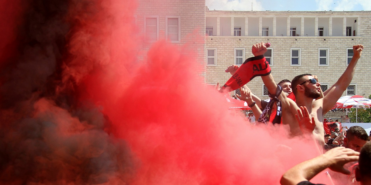 Foot/Mondial 2018 : les hooligans pourront être interdits d'entrée en ...