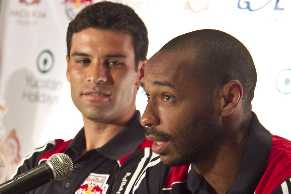 Henry croque dans la Pomme