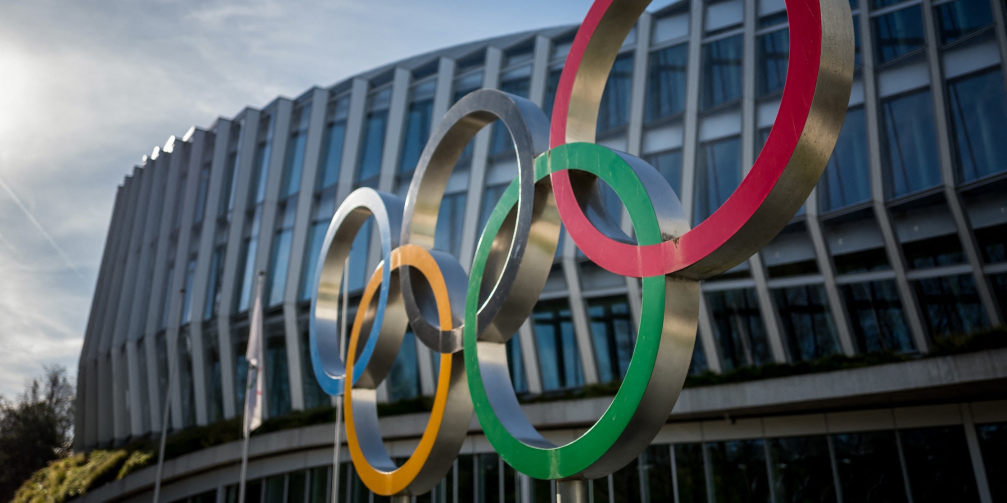 JO de Paris 2024 : les anneaux olympiques seront installés sur la tour ...