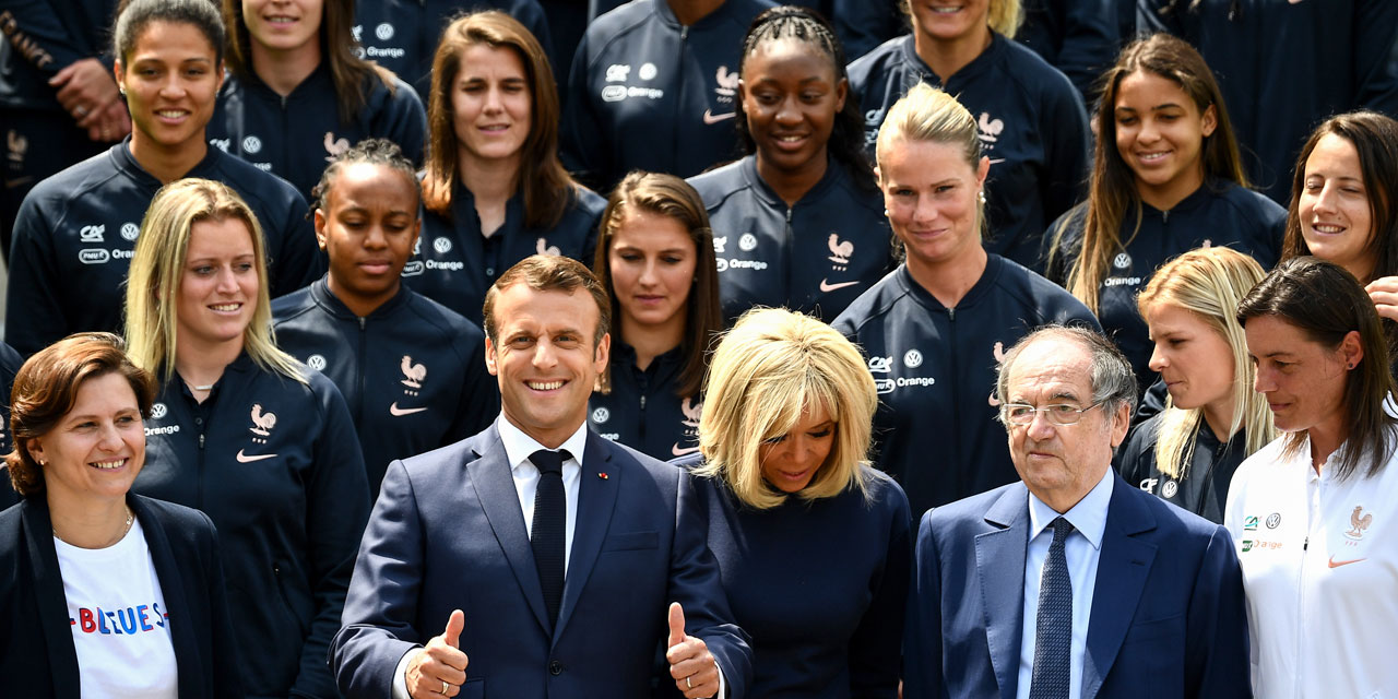 "Jouer ensemble" : Macron passe ses consignes aux Bleues