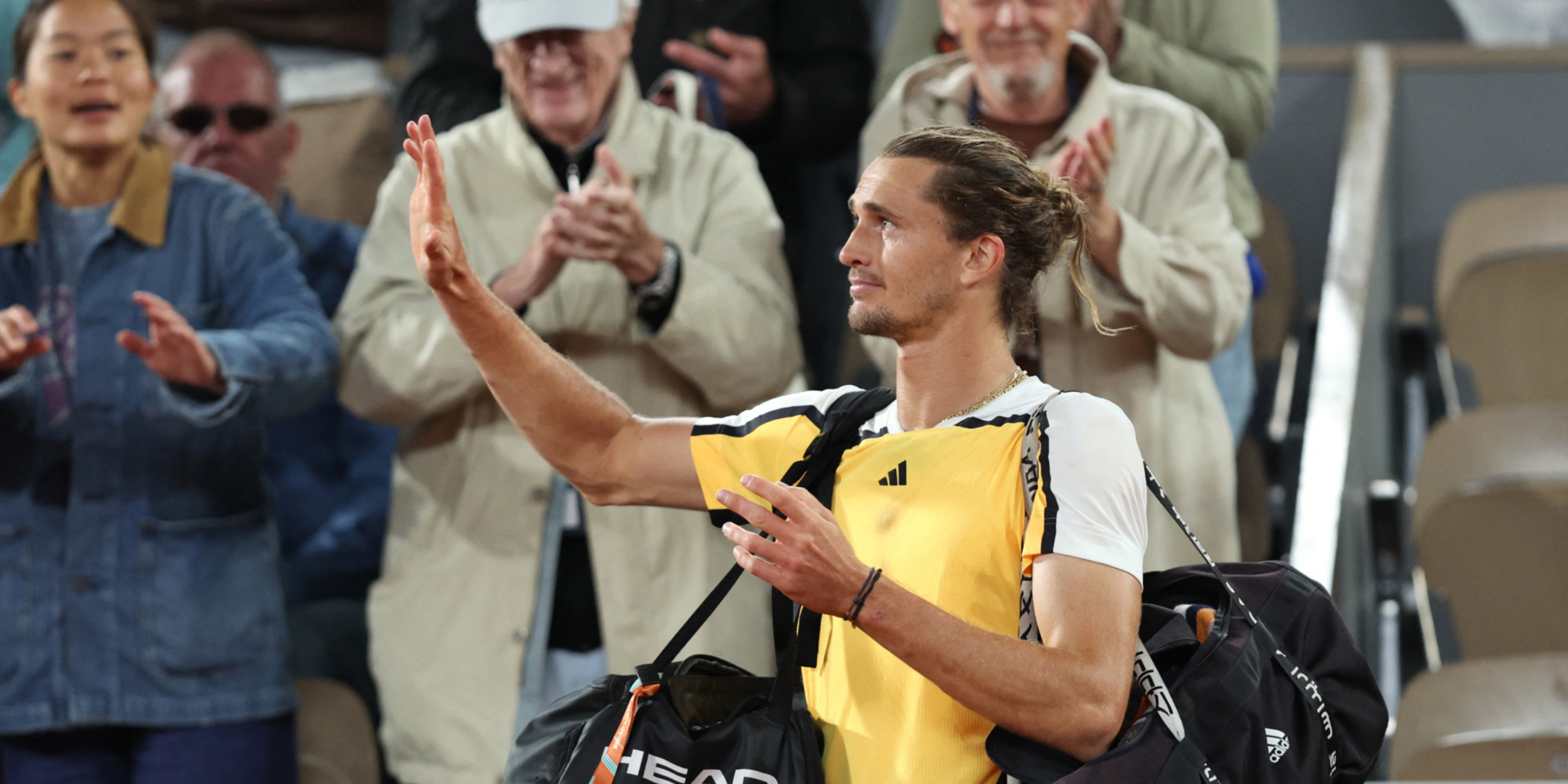 Roland-Garros: Zverev, poussé aux cinq sets, passe ric-rac en 8es