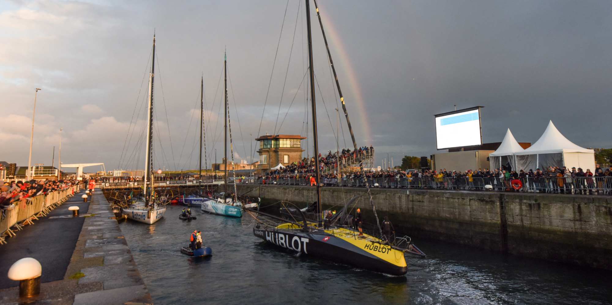 Route du Rhum: Europe 1 boarded Romain Attanasio's boat - Teller Report