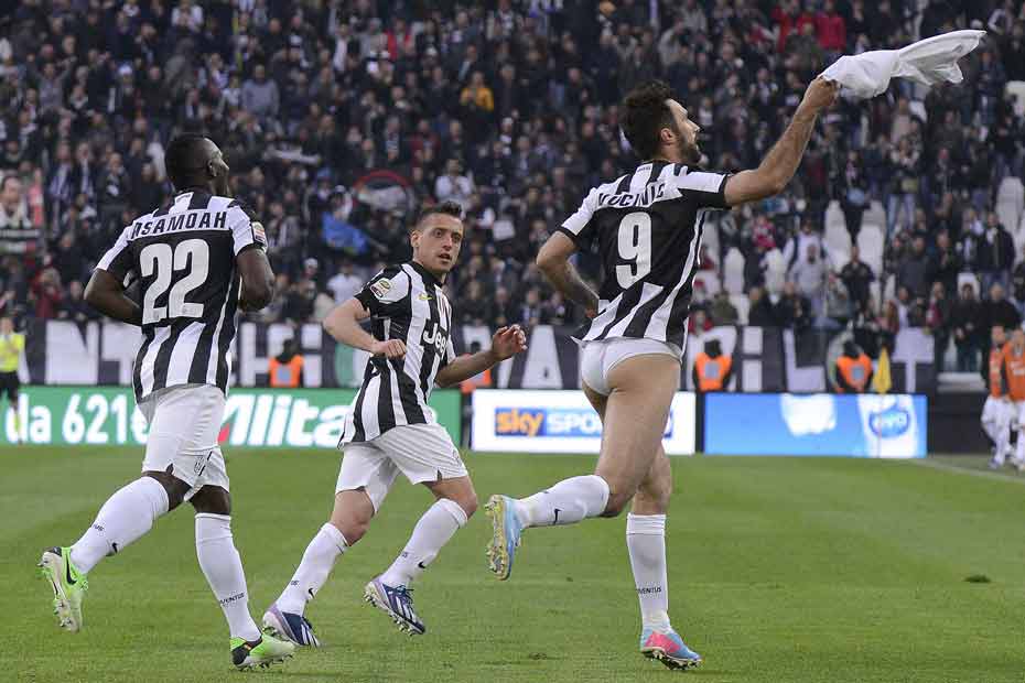 VIDÉO - Mirko Vucinic enlève le bas